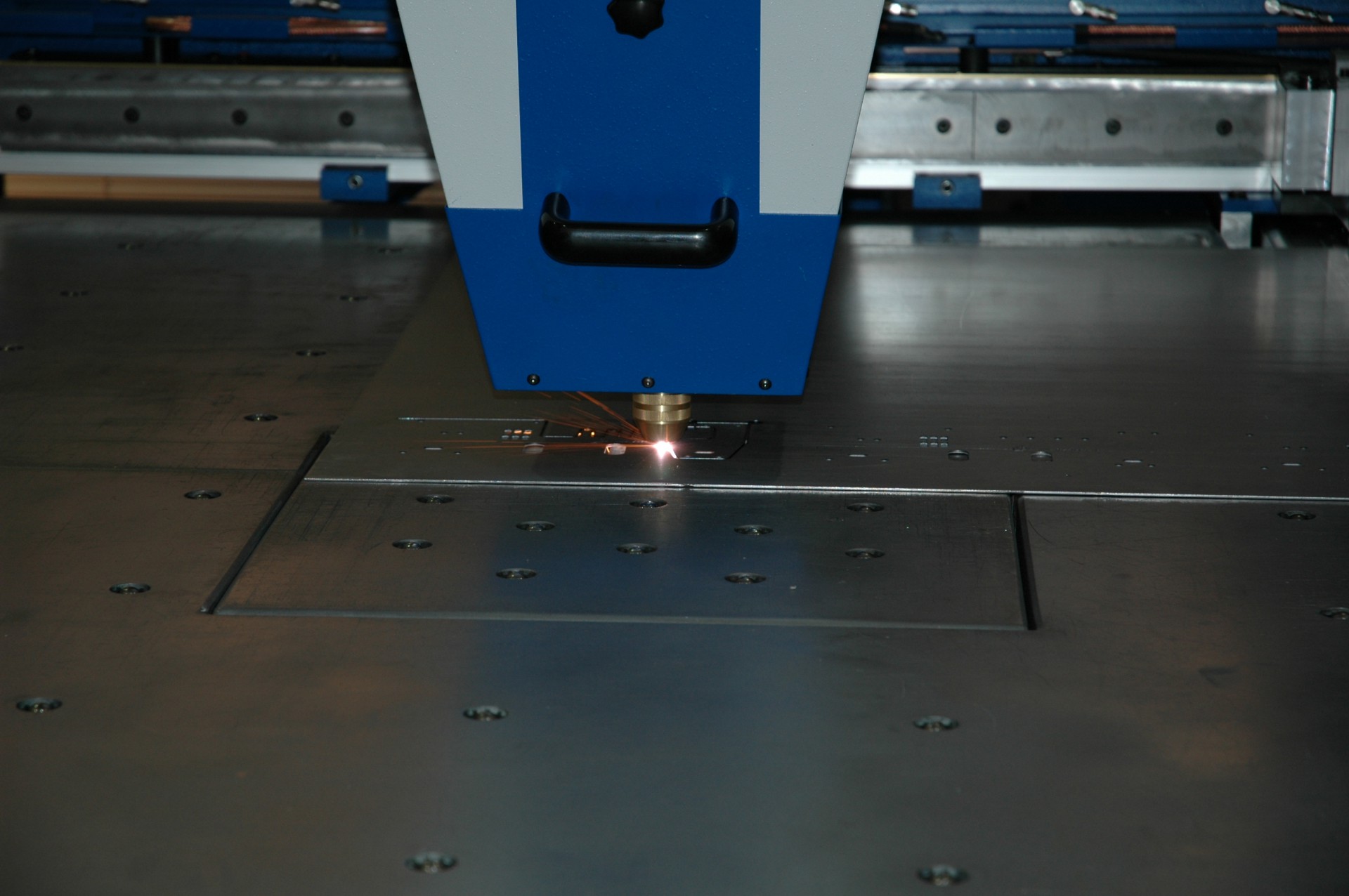 Boschert CombiCut - vysekávací lis | Canmet s.r.o.